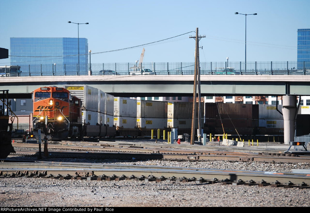 BNSF 5951 Point On An Arriving Container Train To Denver's BNSF Yard